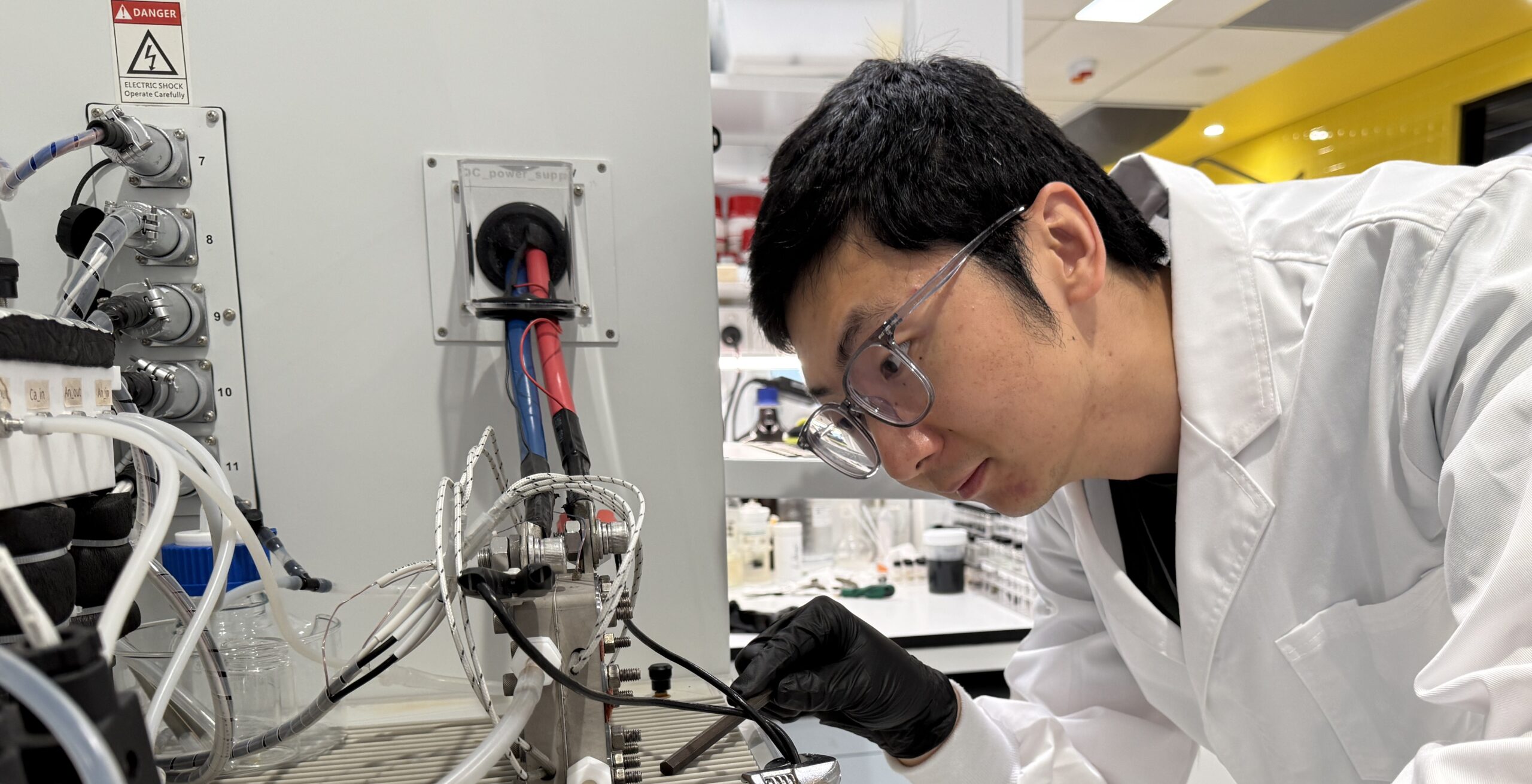 Smart gate paves way for reliable hydrogen from seawater - ARC Centre ...